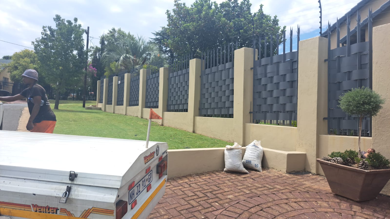 Palisade Weaving Project in Randfontein - Wicked Weaving
